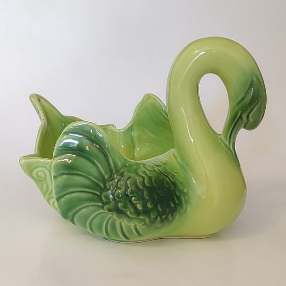 Hull Pottery | Accents | Vintage Midcentury Large Coronet Hull Pottery ...